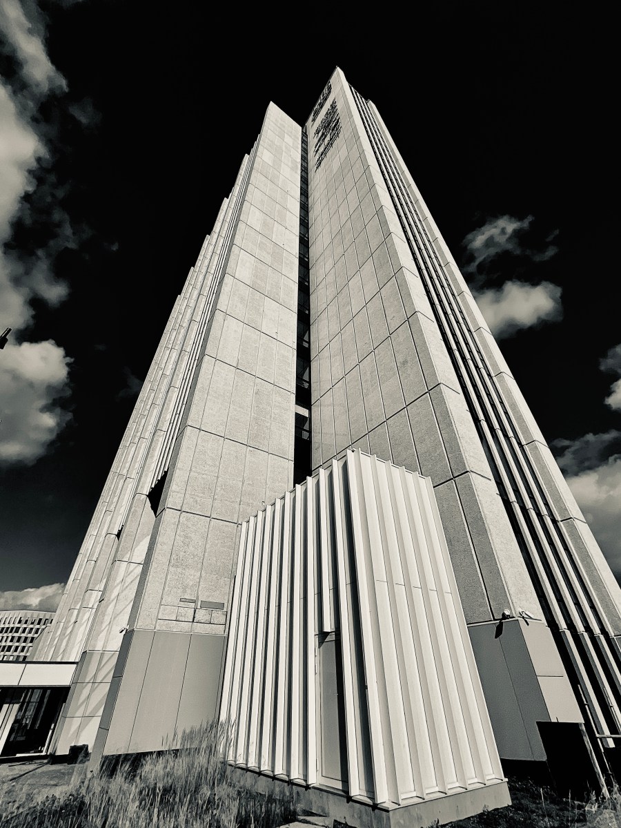 An alien looking construct | Rantings Of A Third Kind